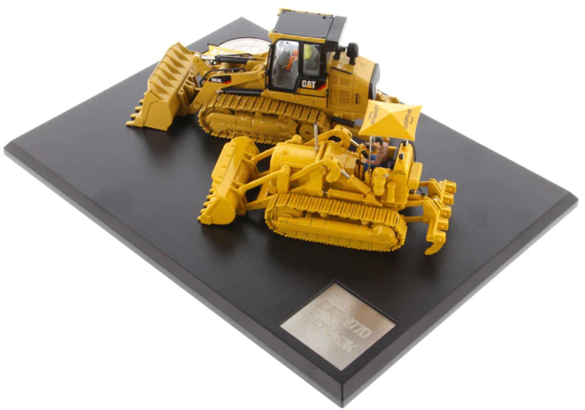 Ring Power CAT Retail Store. 1:50 Cat® 977 Track Loader & 963K Track Loader
